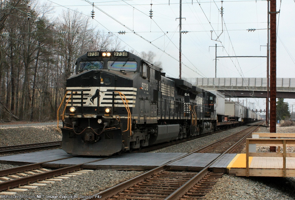 NS 9738 and train 24M